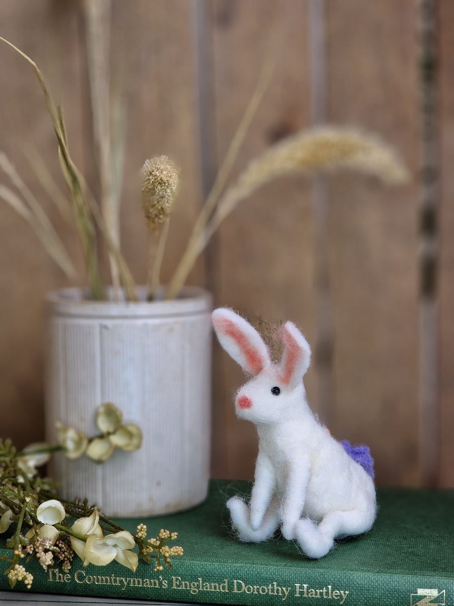 Little White Sitting Bunny – tweak home uk